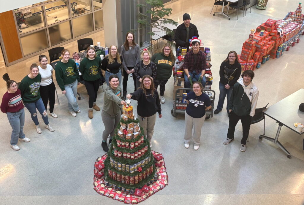 Missouri S&T – eConnection – Students build with food donations in ...