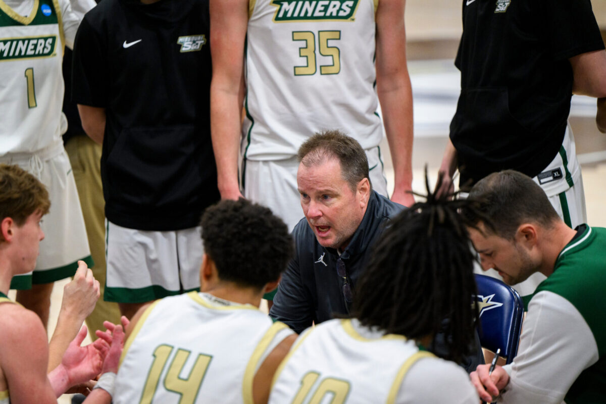 Missouri S&T – eConnection – Walker named Coach of the Year